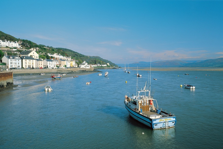 Aberdyfi © Crown copyright (2014) Visit Wales - Graig Wen
